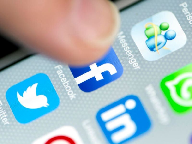 Facebook Live vs. Youtube Live - Which is Better for Broadcasting?